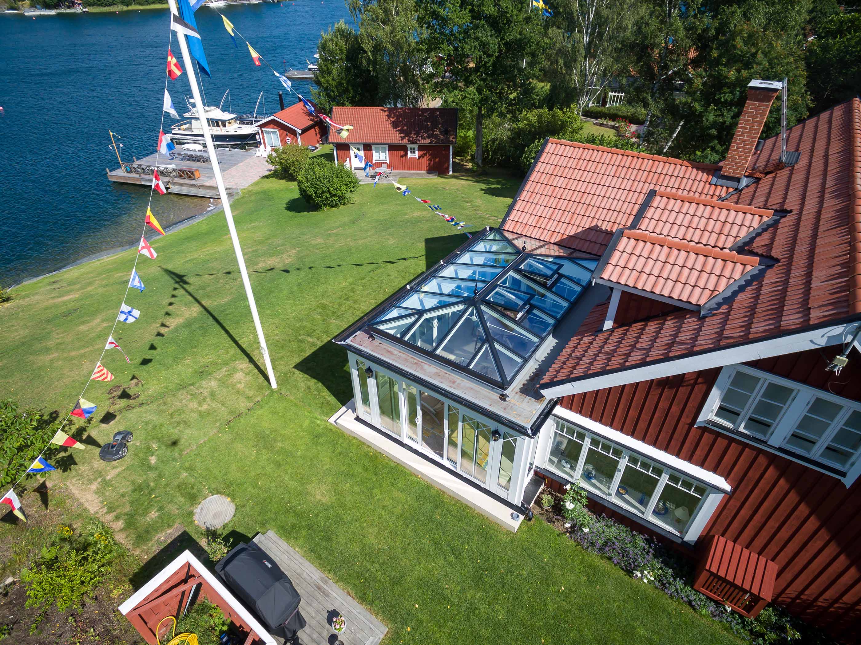 Lanterniner och takfönster – Vansta Trädgård