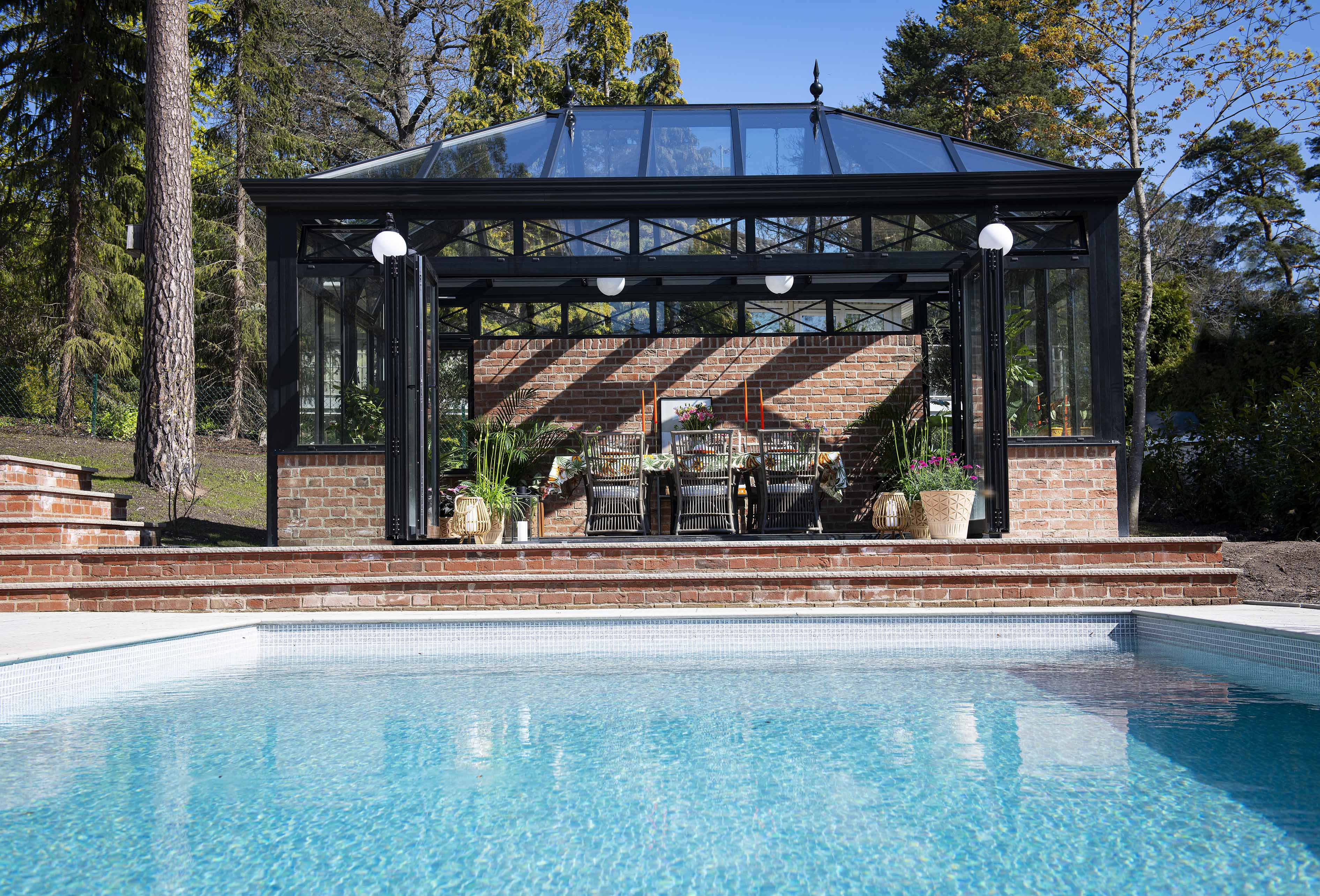 Attefallshus "Pool side" – Vansta Trädgård